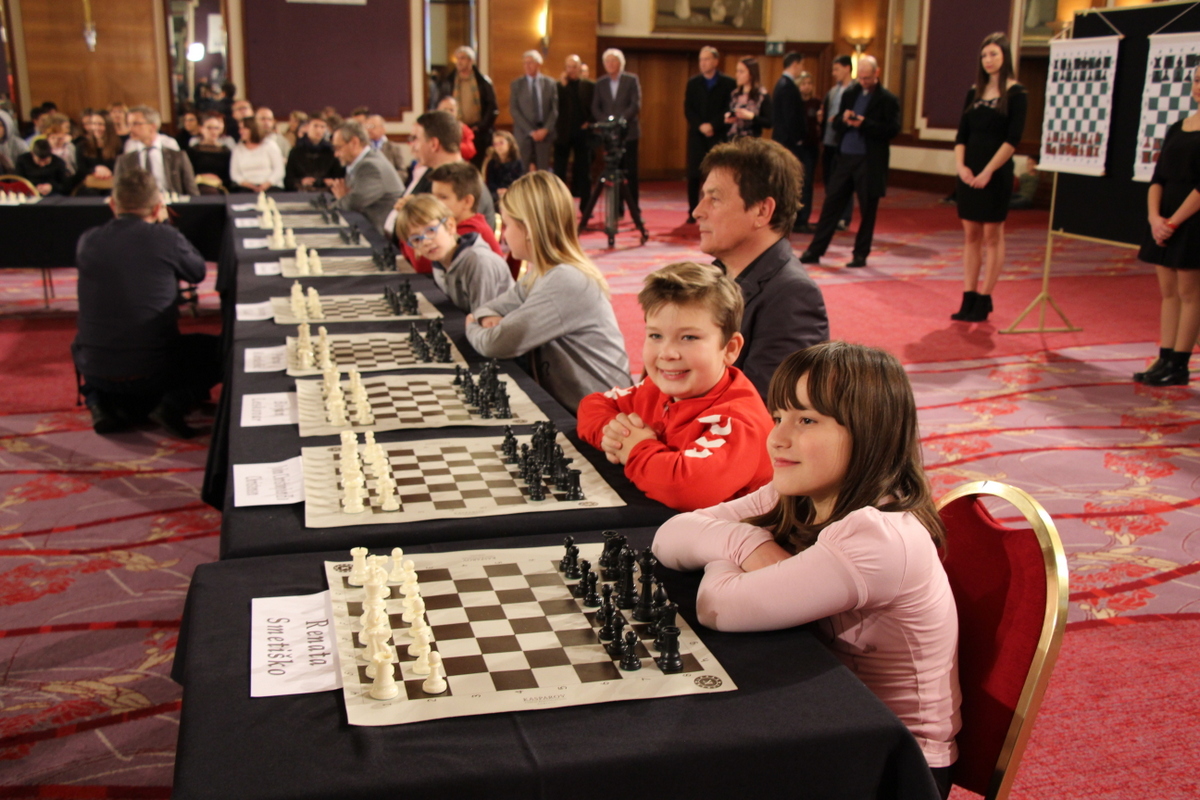 Simultanka Garija Kasparova protiv 21 šahiste – rezultat 21 : 0